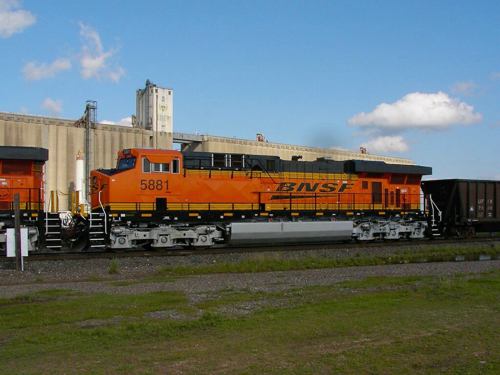 BNSF 5881